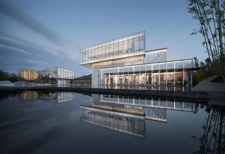 轻盈简洁，悬浮的玻璃盒子 - 智慧工地